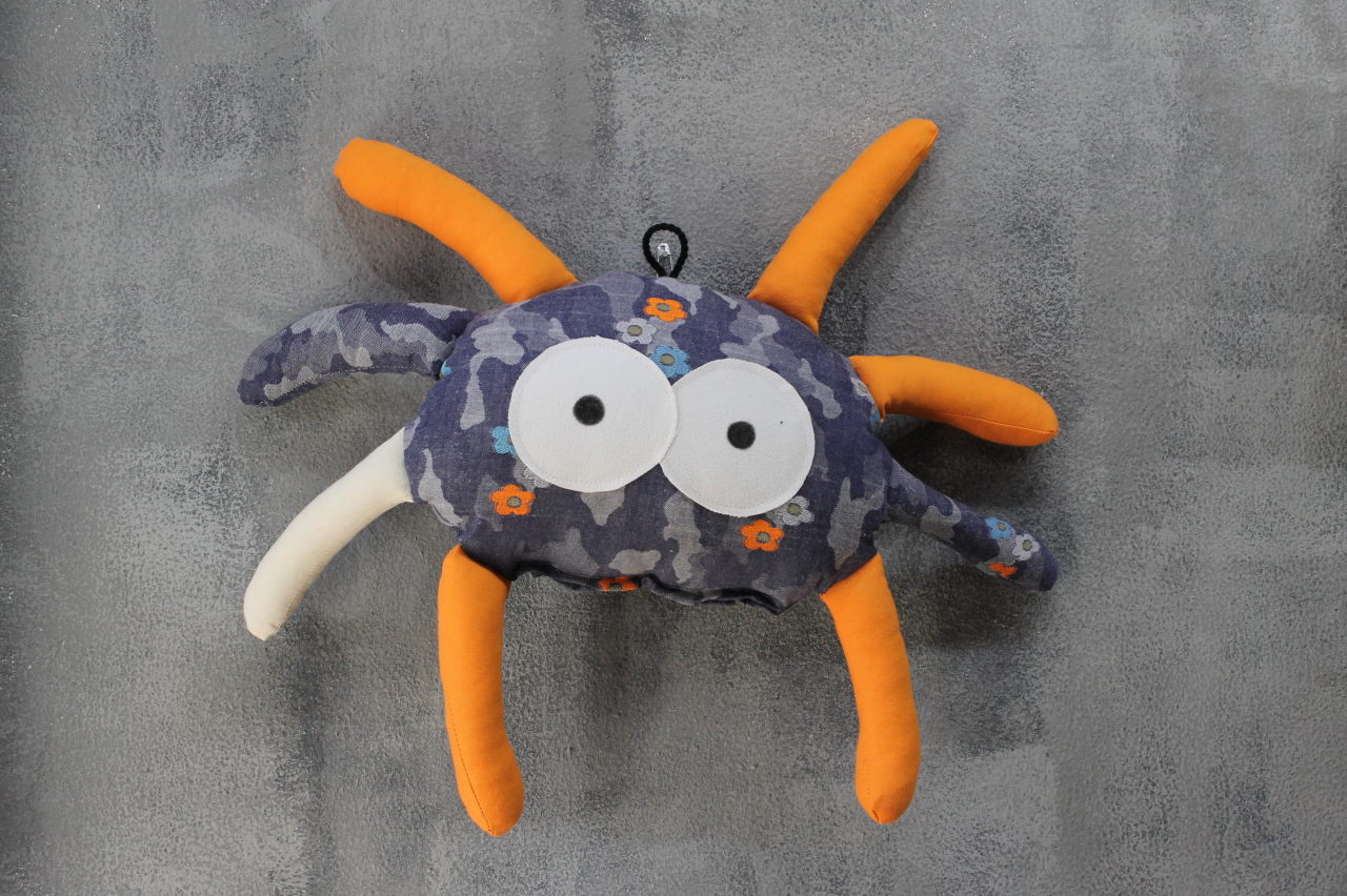 Spider Big Handmade Plush – Xeiroplathi