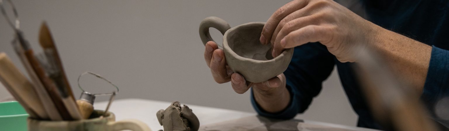 Χειροπλάθι Μαθήματα κεραμικής '23 - Πρόγραμμα εργαστηρίων
